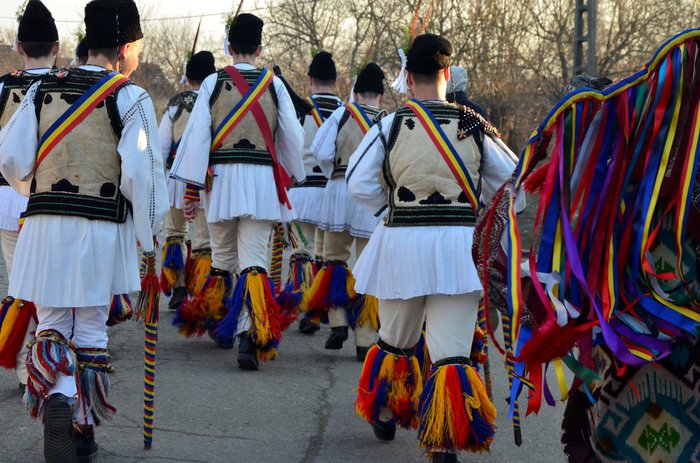 Strigături :: Calusarul din Romos